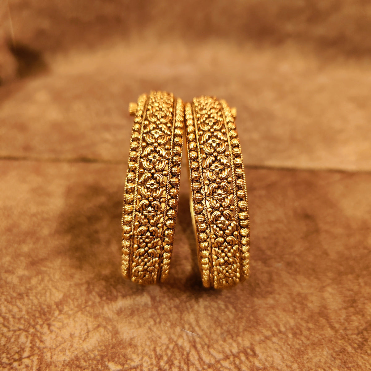 ANTIQUE GOLD PLATED REAL GOLD PATTERN OPENABLE BANGLES – Sanvi Jewels