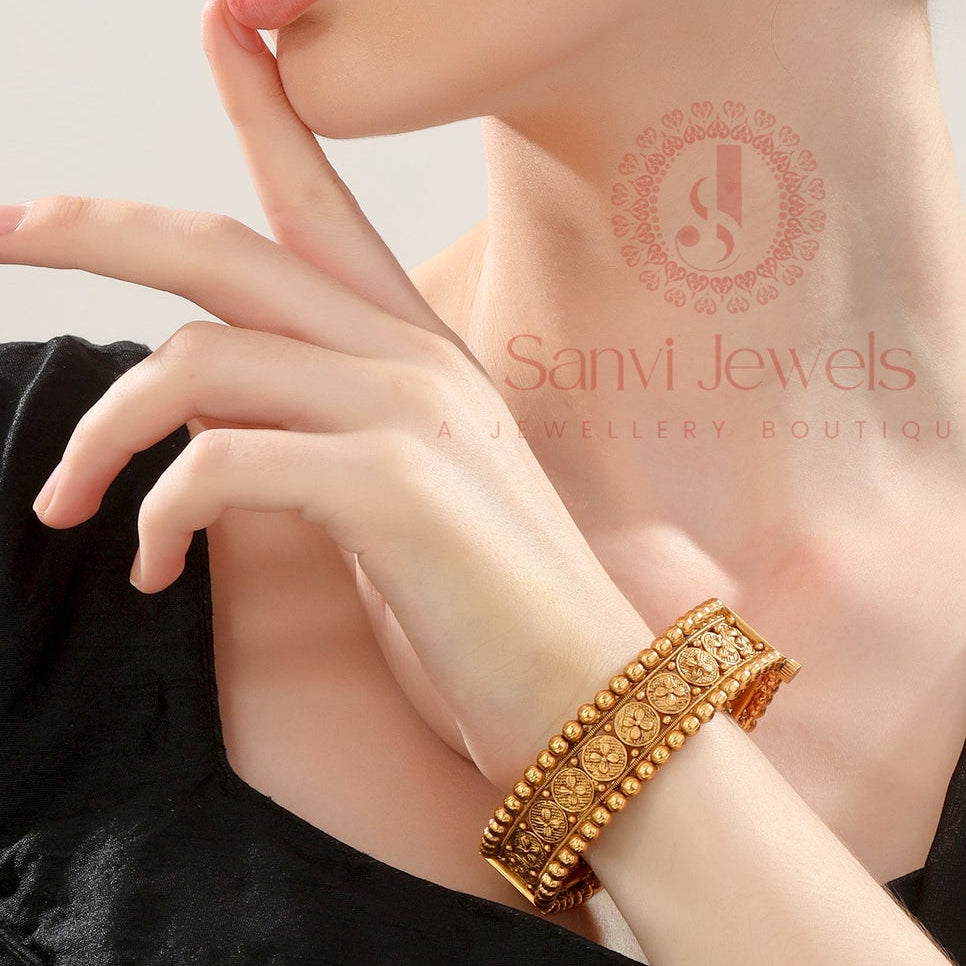 ANTIQUE GOLD PLATED GINNI PATTERN OPENABLE BANGLES – Sanvi Jewels