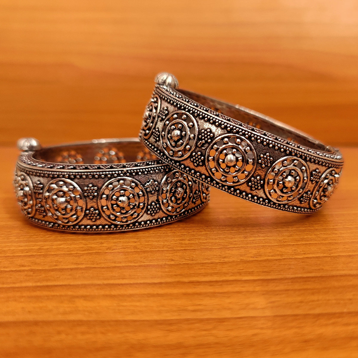 ANTIQUE GERMAN SILVER OPENABLE PAIR OF BANGLES – Sanvi Jewels