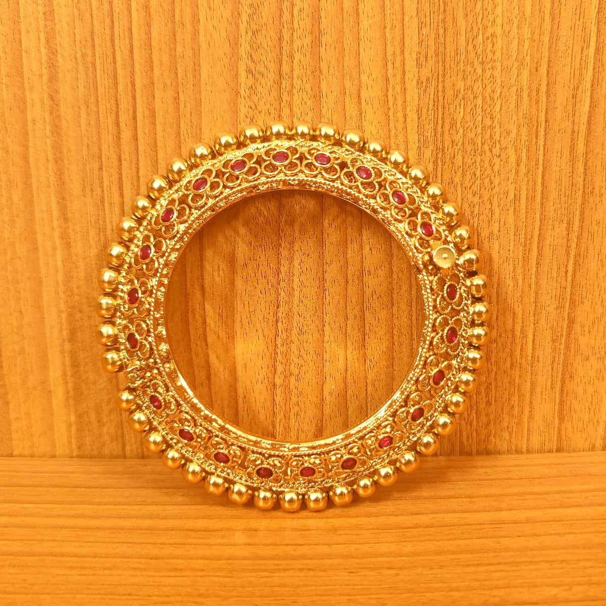 RUBY KEMPU STONE ANTIQUE GOLD LOOK ROYAL PACHELI BANGLES – Sanvi Jewels