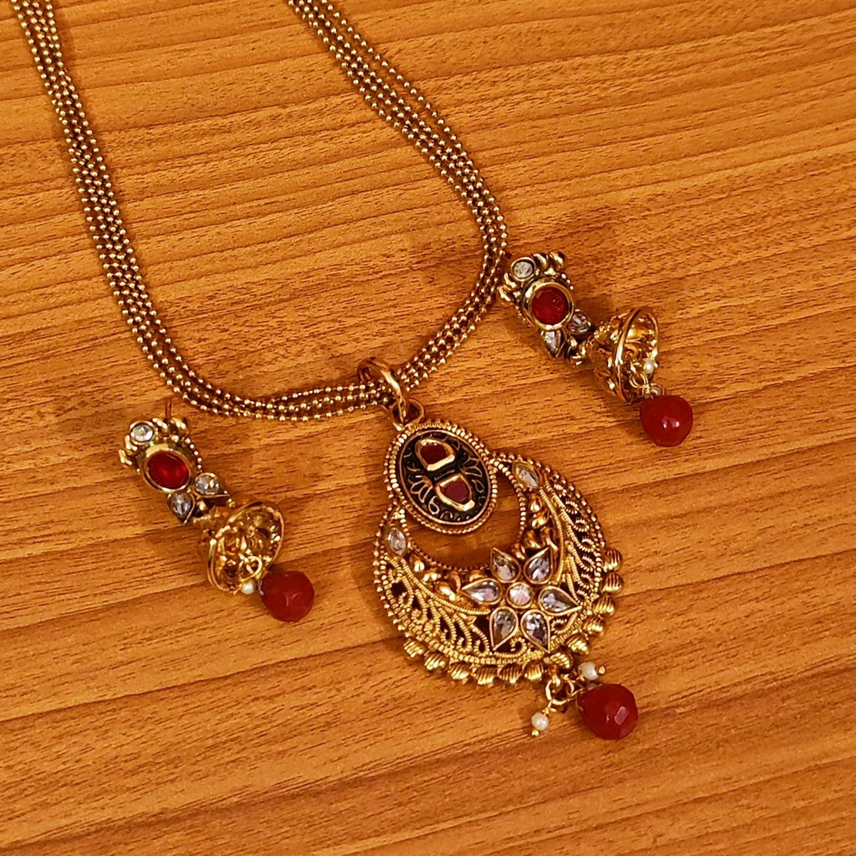 ANTIQUE GOLD PLATED RUBY LOOK PENDANT SET – Sanvi Jewels