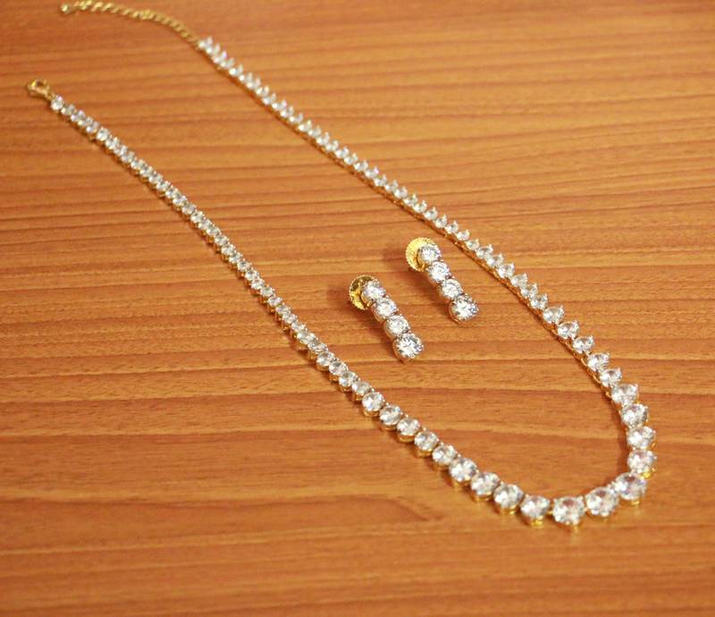 SINGLE LINE SIGNITY STUDDED DIAMOND LOOK NECKLACE SET – Sanvi Jewels